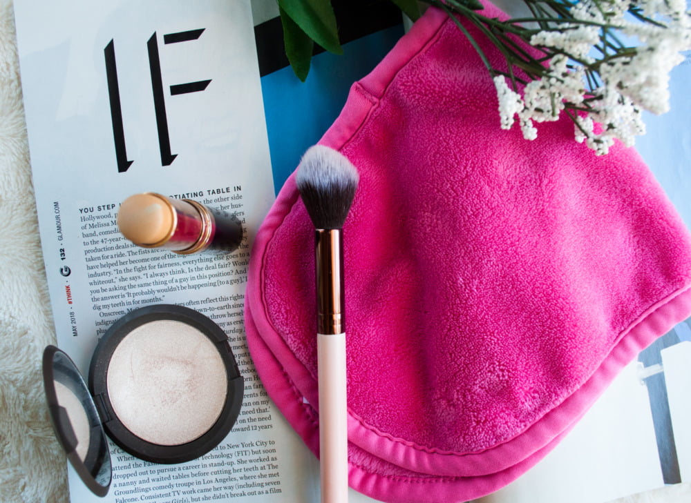 Makeup packing hacks for your carry-on - Hannah on Horizon